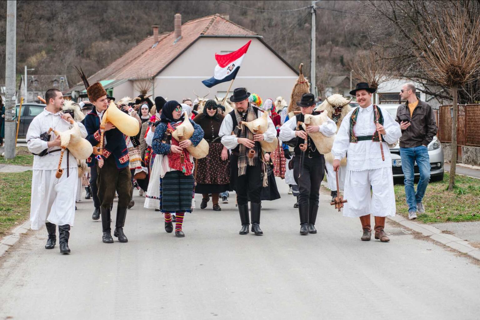 Gajdaši i strašne buše ovoga su vikenda pohodili Draž, Gajić, Topolje i ...