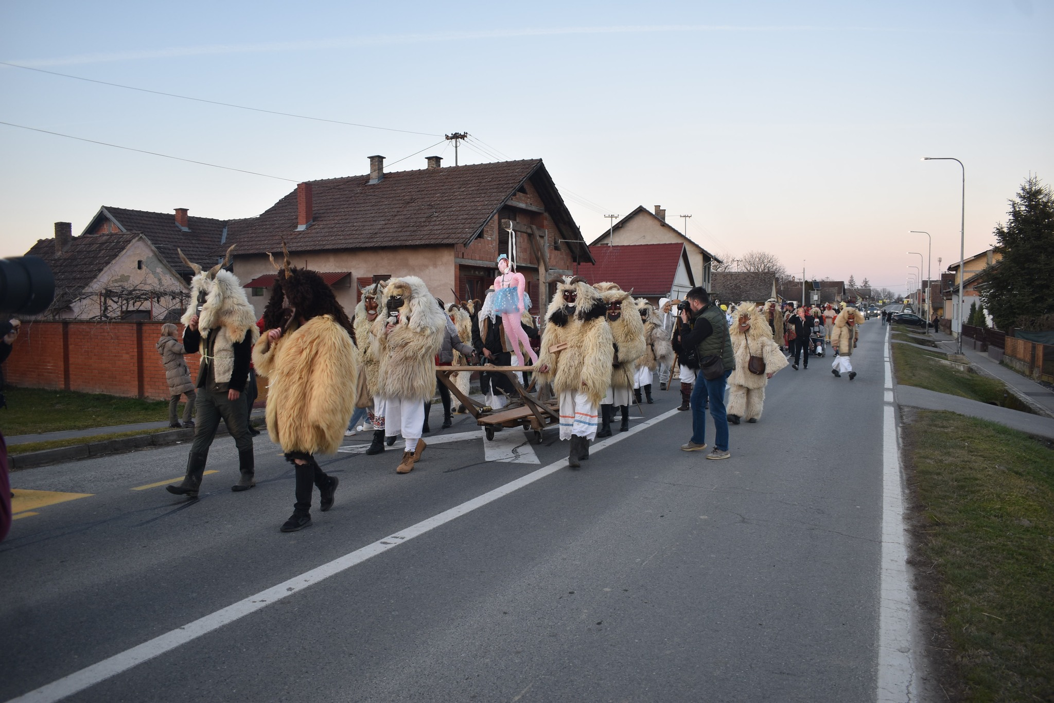 Strašne i lipe buše otjerale zlo i zimu u Petardi - Baranja info
